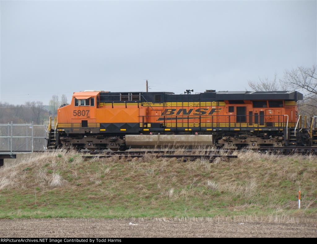 BNSF 5807